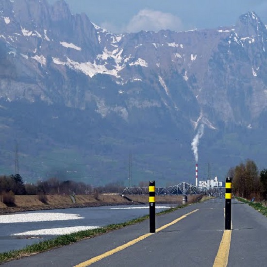 Rheindamm als Radweg | lie:zeit