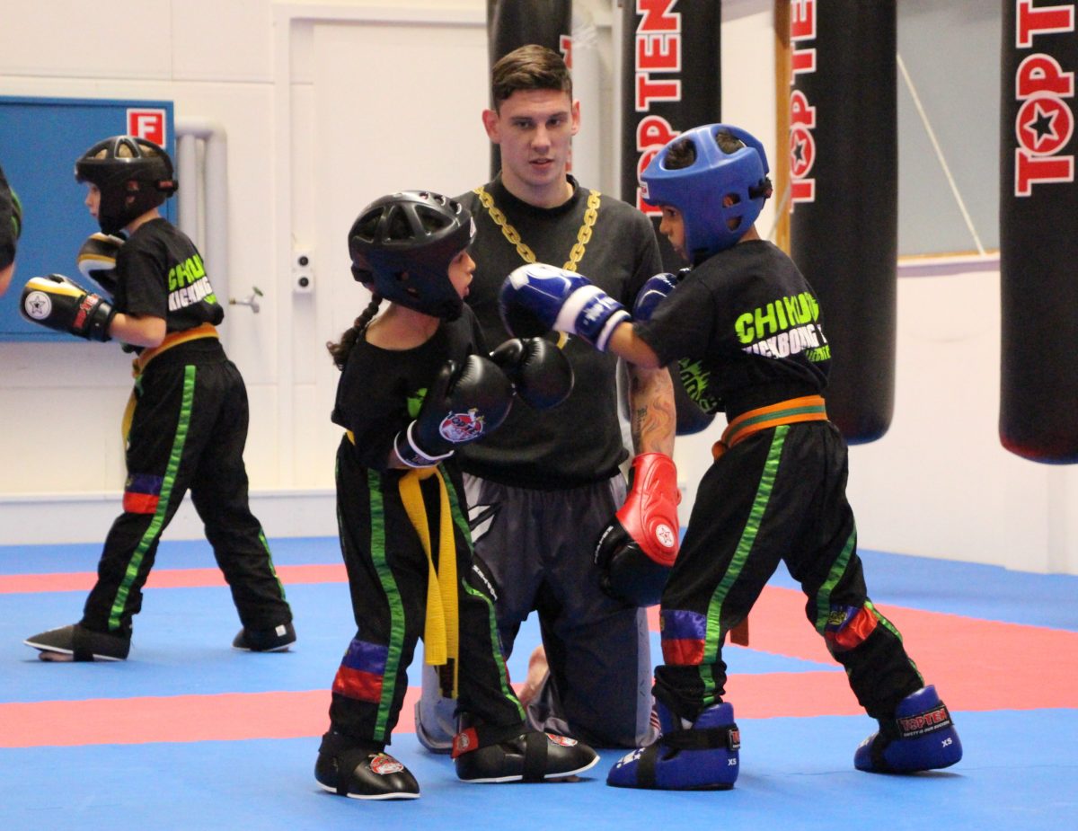 Erfolgreiches Kickboxseminar mit Elijah Everill – lie:zeit online